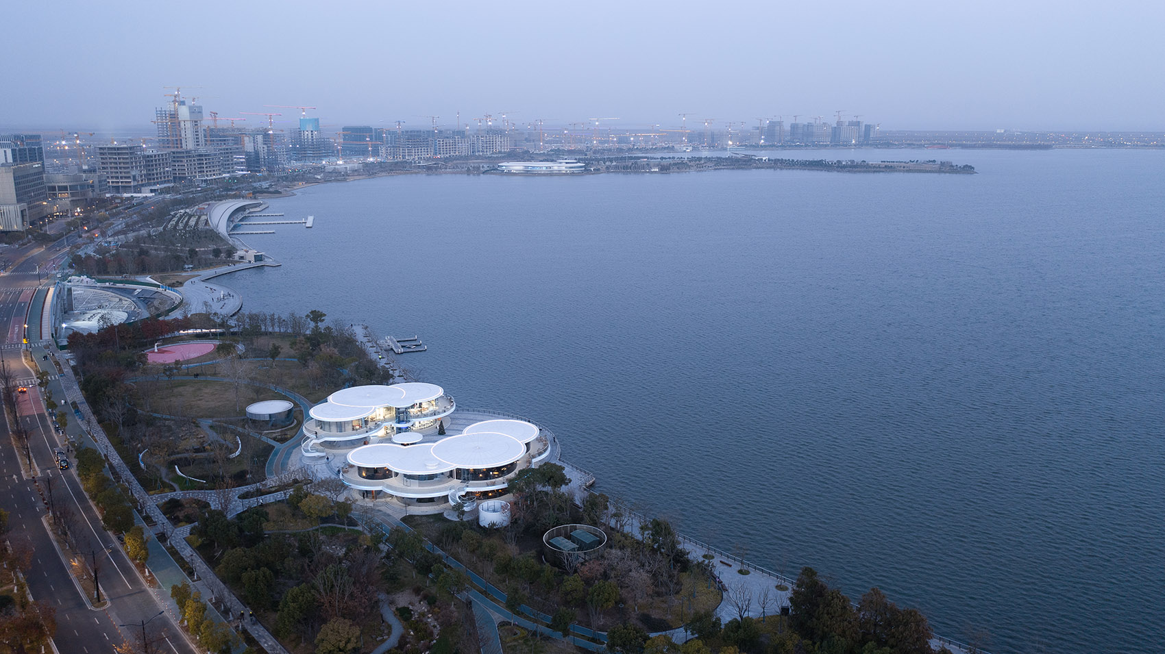 Renovation of Dishui Lake landscape belt by Arcplus Institute of ...
