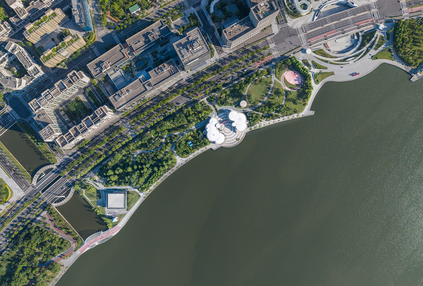 Renovation of Dishui Lake landscape belt by Arcplus Institute of ...