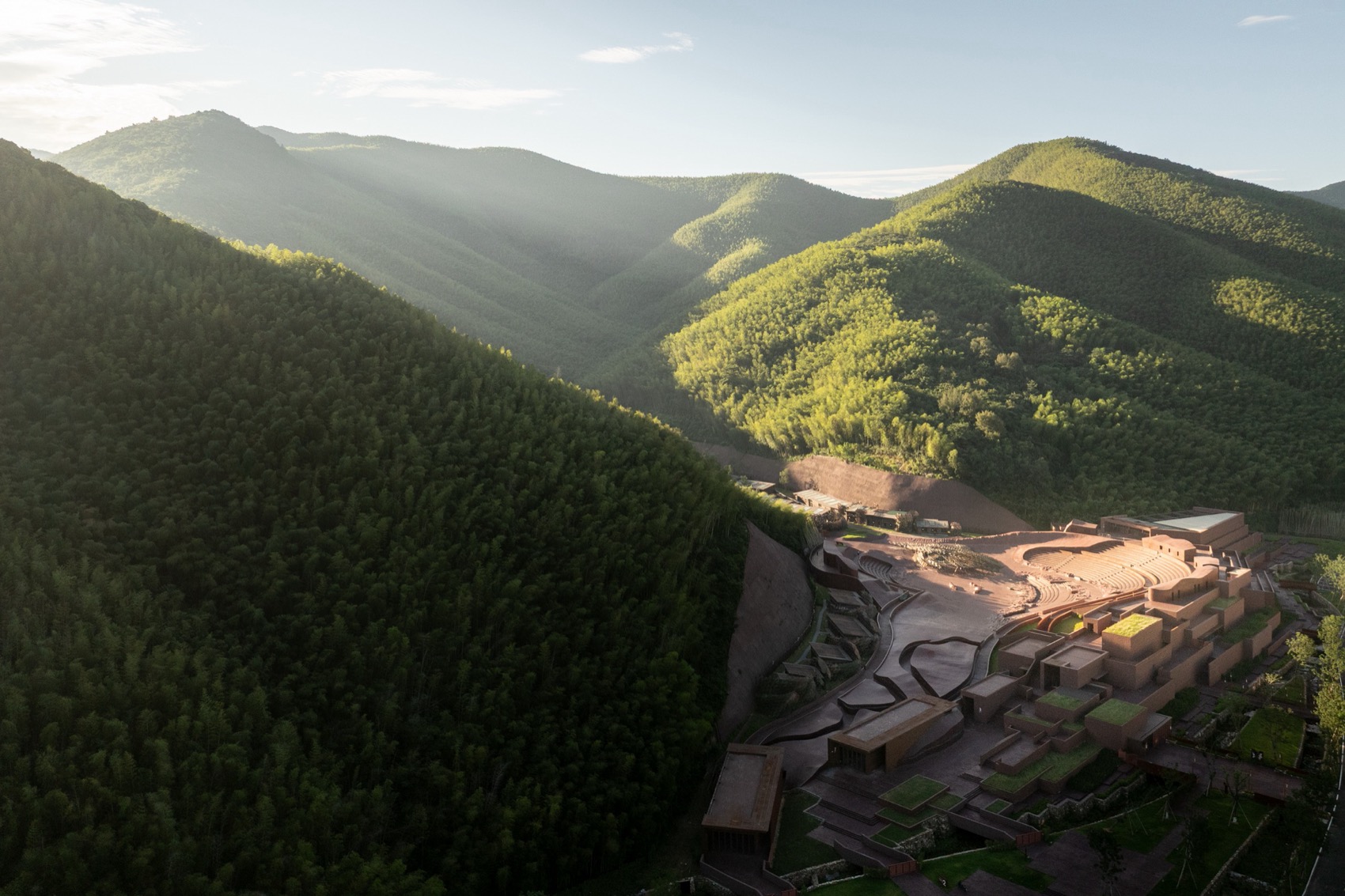 The Earth Valley Theater in Yaohu Village by GOA - 谷德设计网