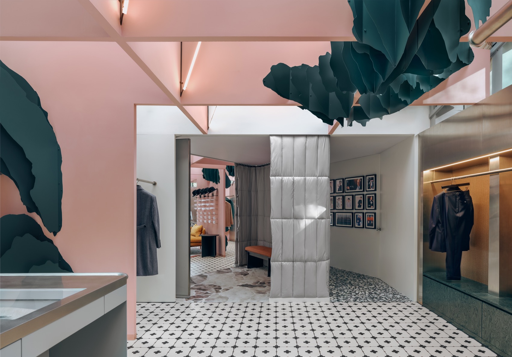 KEYMEN Bespoke Gentlemen’s Wear Shop by LINJIAN Design Studio - 谷德设计网
