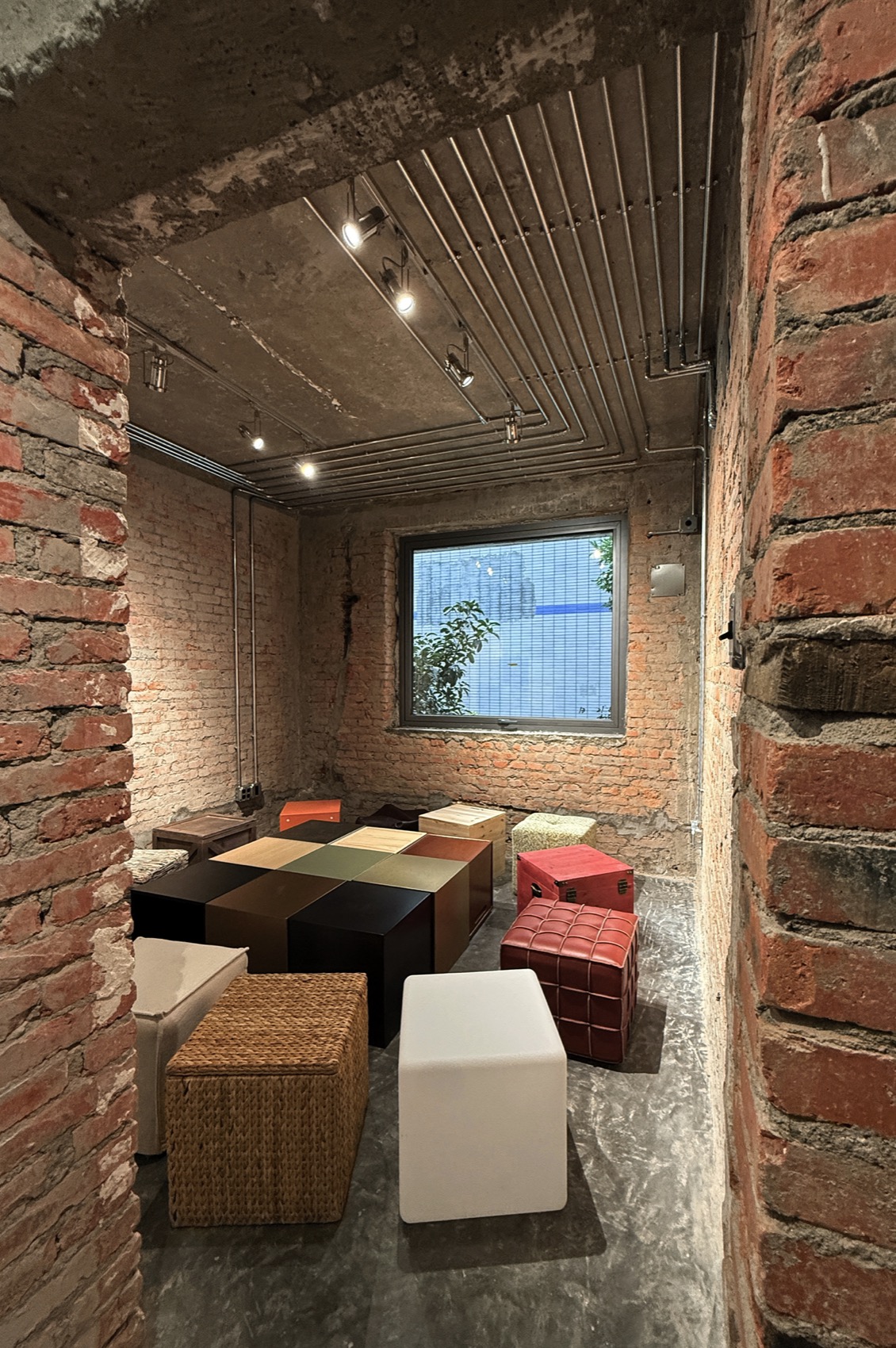 BOXES Narrow Hall by Chengdu Beyond Space Architectural Design Co., Ltd ...