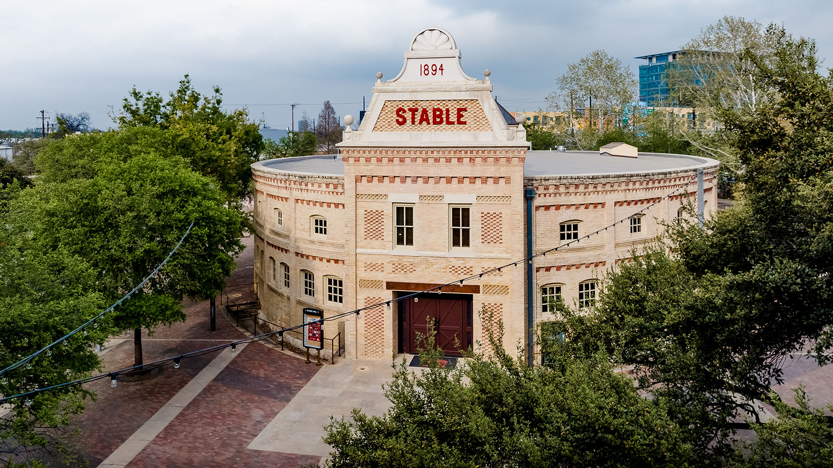 STABLE HALL，美国 / CLAYTON KORTE DESIGN - 谷德设计网