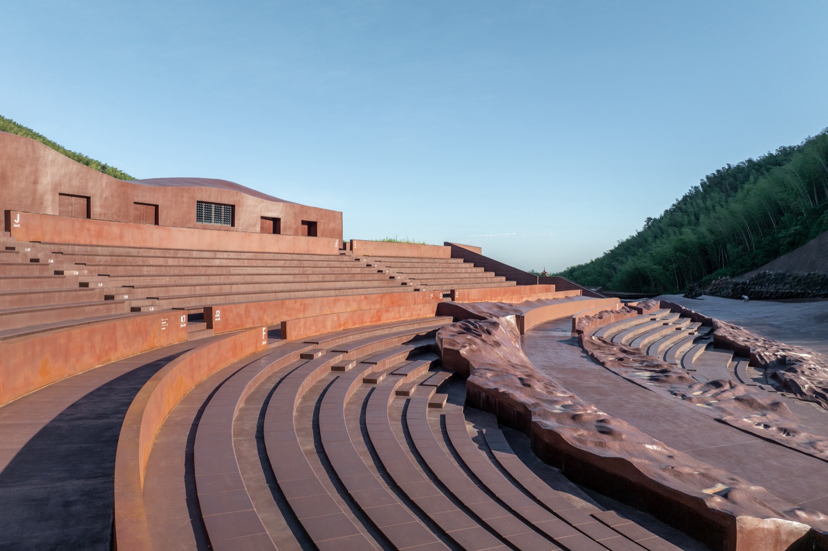 The Earth Valley Theater in Yaohu Village by GOA - 谷德设计网