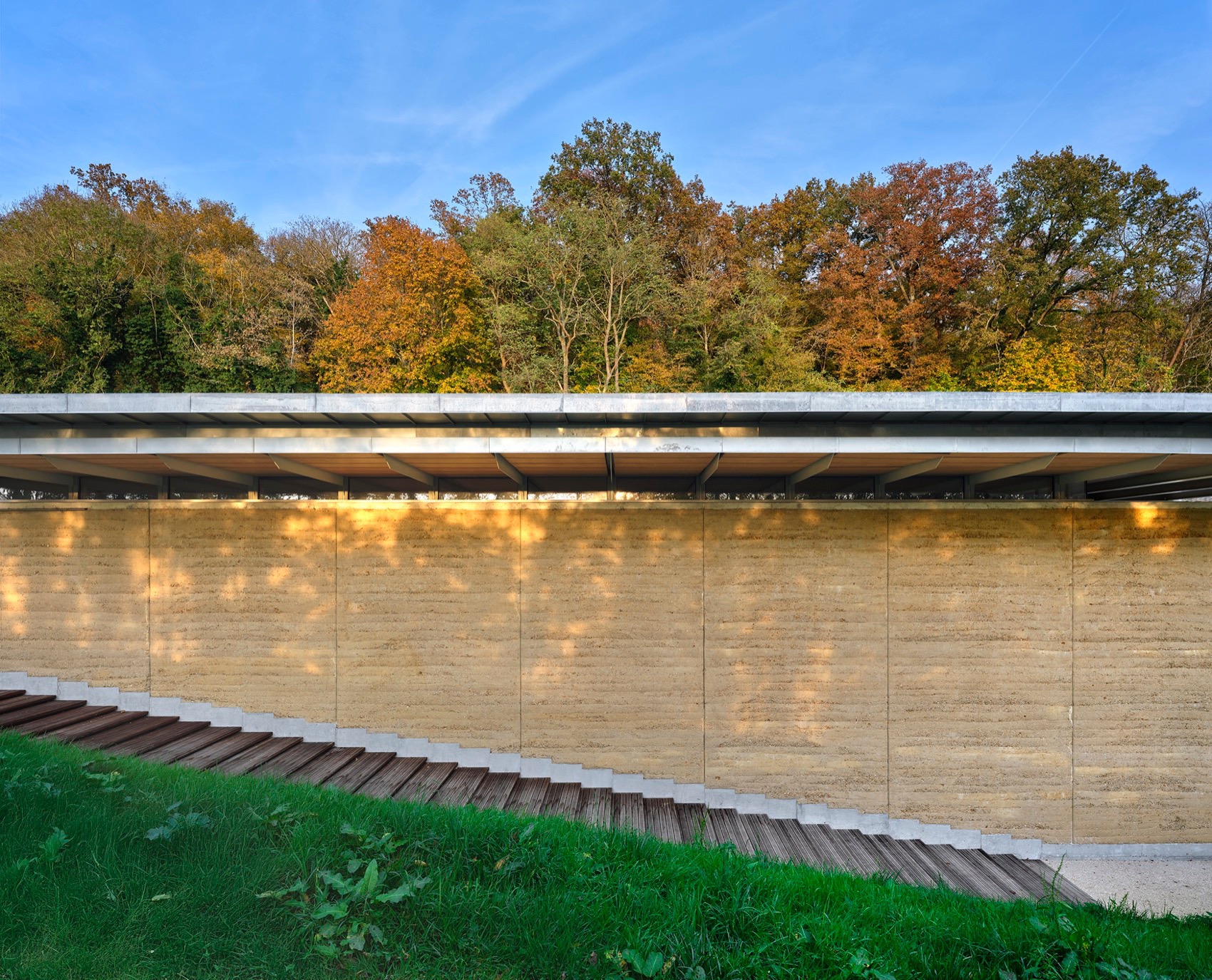 Multi-purpose hall in Châteaufor by Berellini Architecte - 谷德设计网