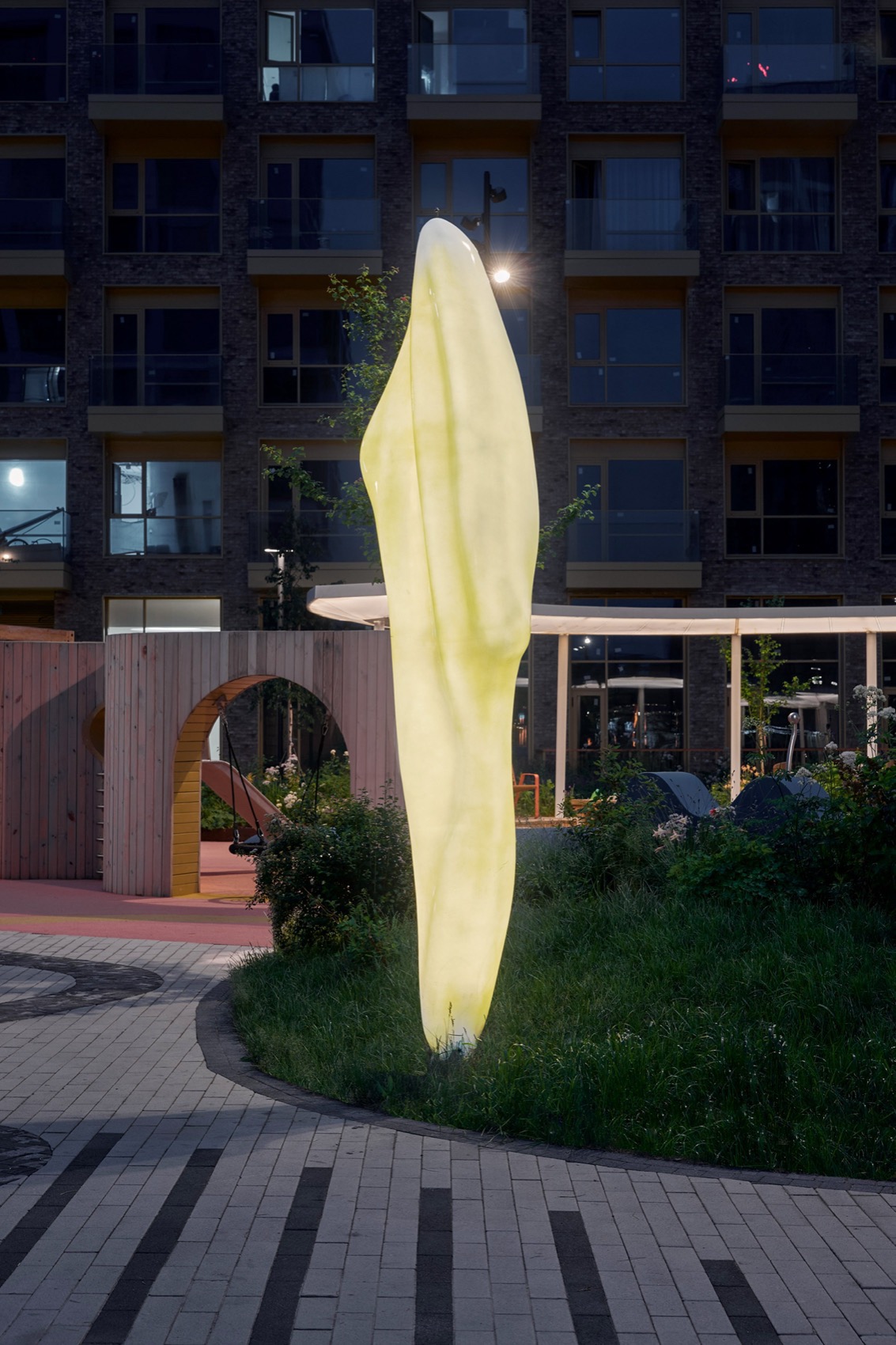 Courtyard of WOW Residential Complex by Architectural Bureau VESCH - 谷德设计网