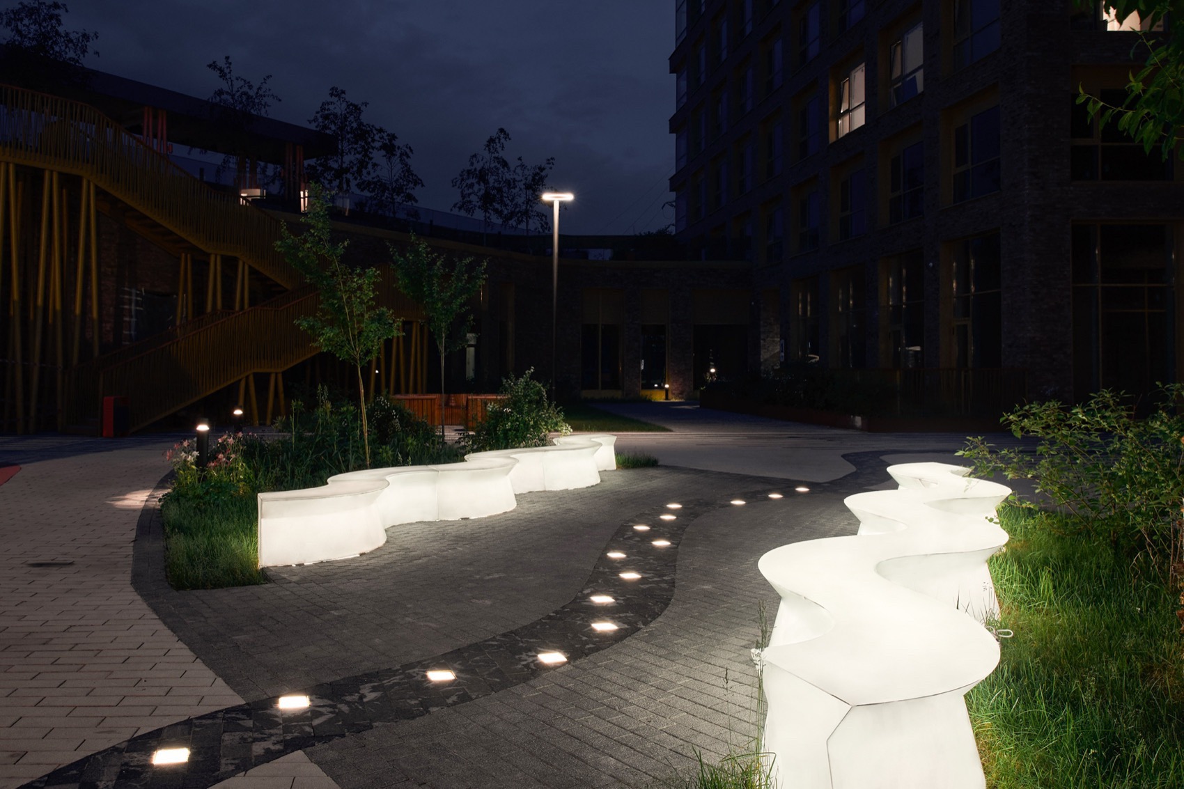 Courtyard of WOW Residential Complex by Architectural Bureau VESCH - 谷德设计网