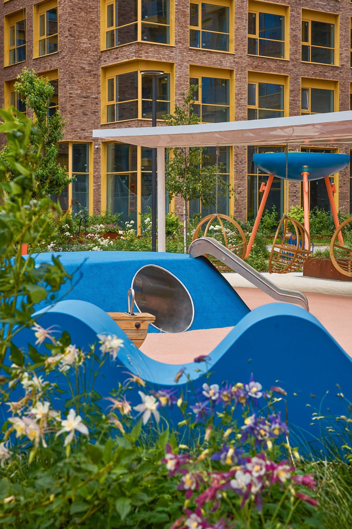 Courtyard of WOW Residential Complex by Architectural Bureau VESCH - 谷德设计网