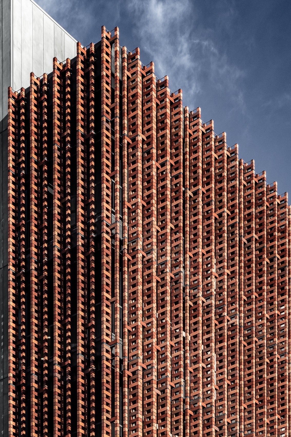 Chiyoda City Mansei-bashi Branch Office/Citizen Hall by Nikken Sekkei ...