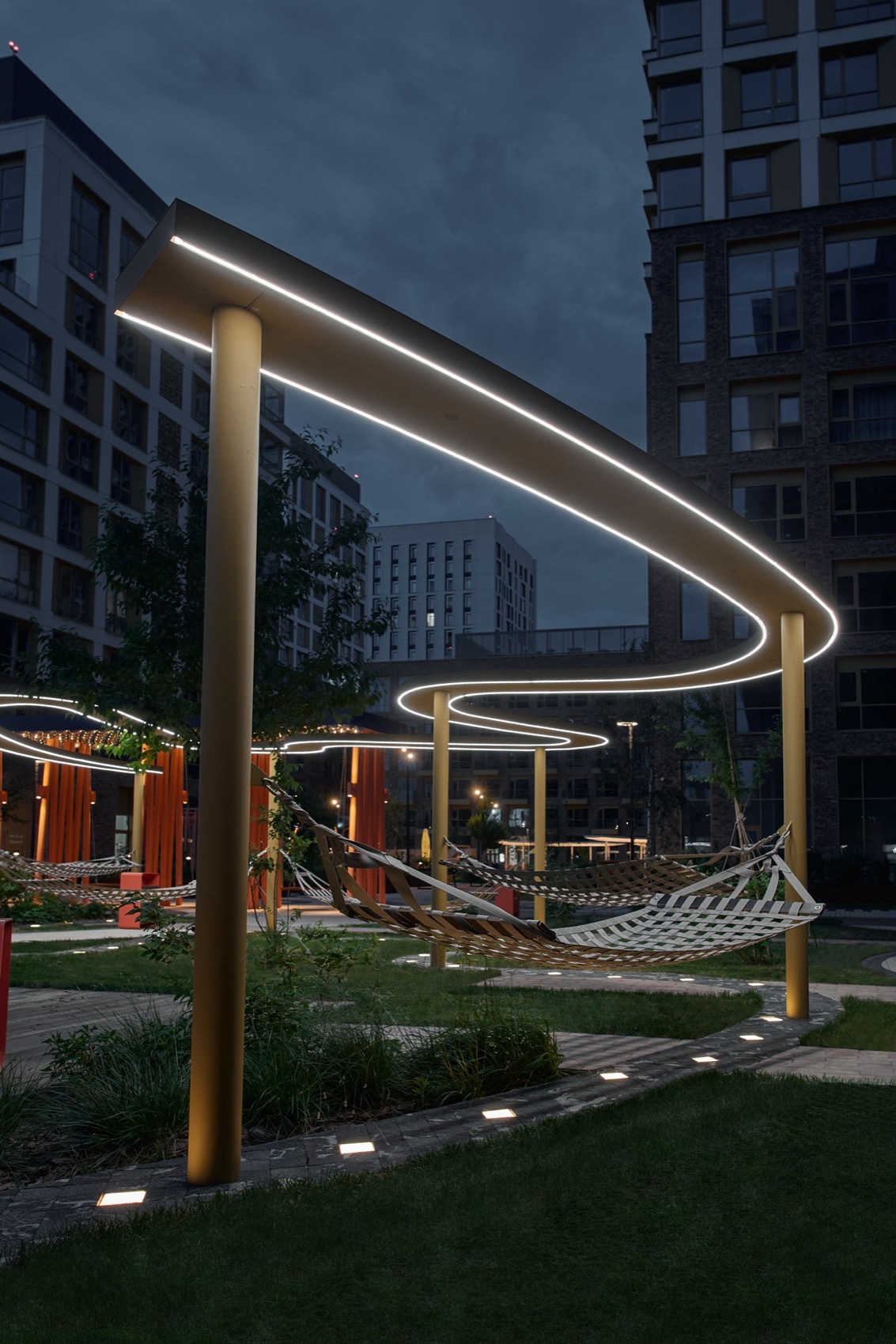Courtyard of WOW Residential Complex by Architectural Bureau VESCH - 谷德设计网