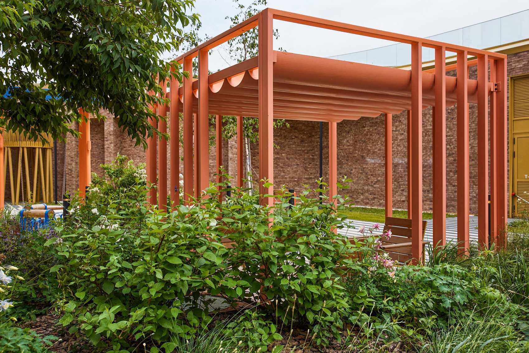 Courtyard of WOW Residential Complex by Architectural Bureau VESCH - 谷德设计网
