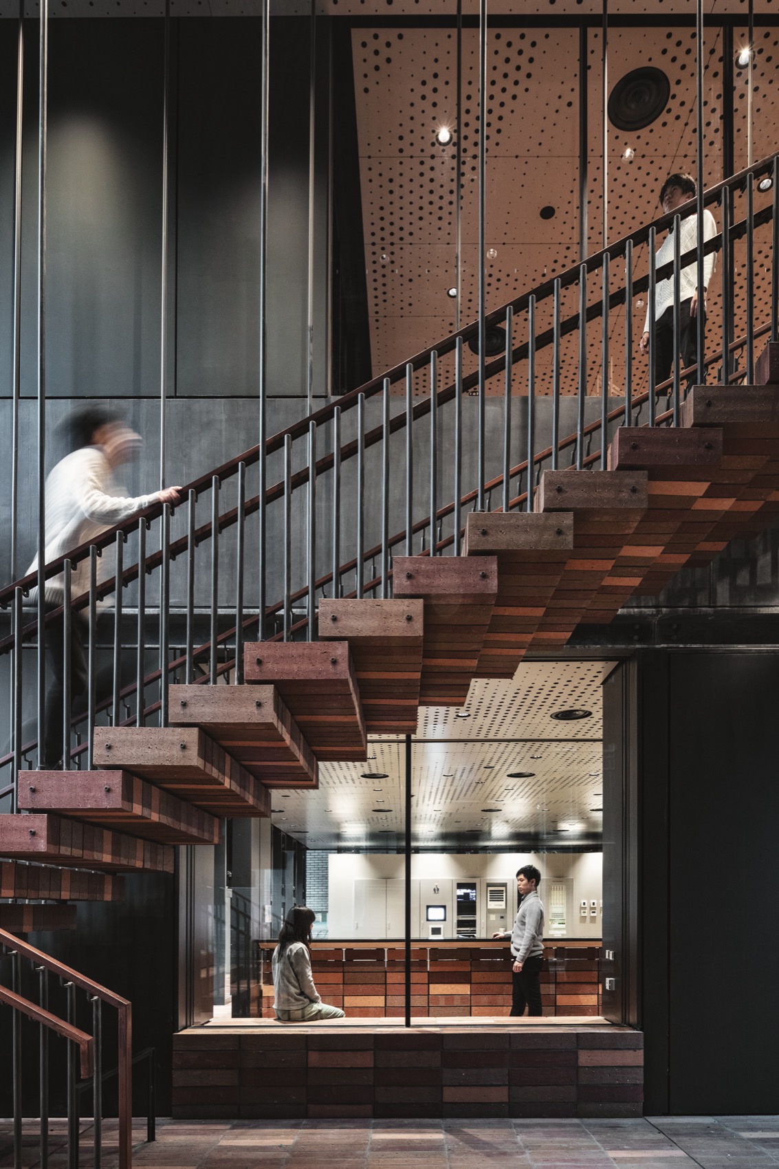 Chiyoda City Mansei-bashi Branch Office/Citizen Hall by Nikken Sekkei ...