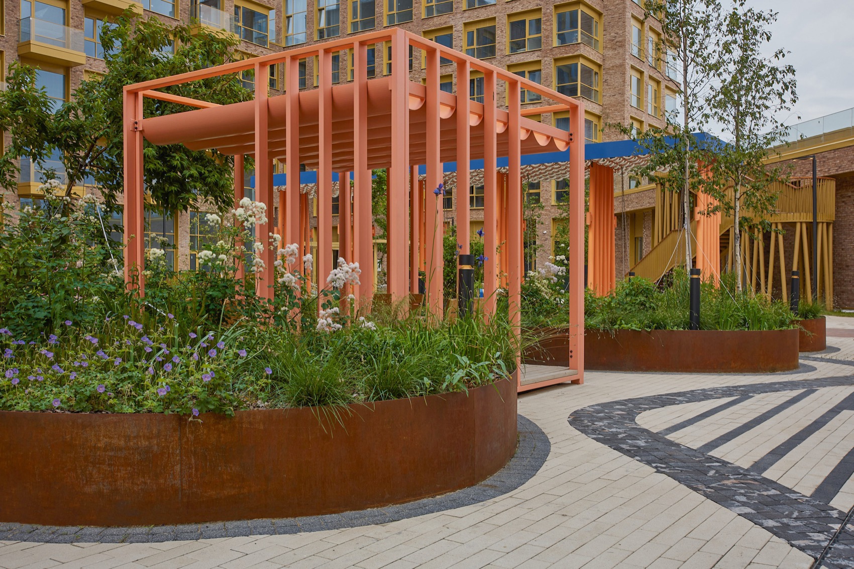Courtyard of WOW Residential Complex by Architectural Bureau VESCH - 谷德设计网