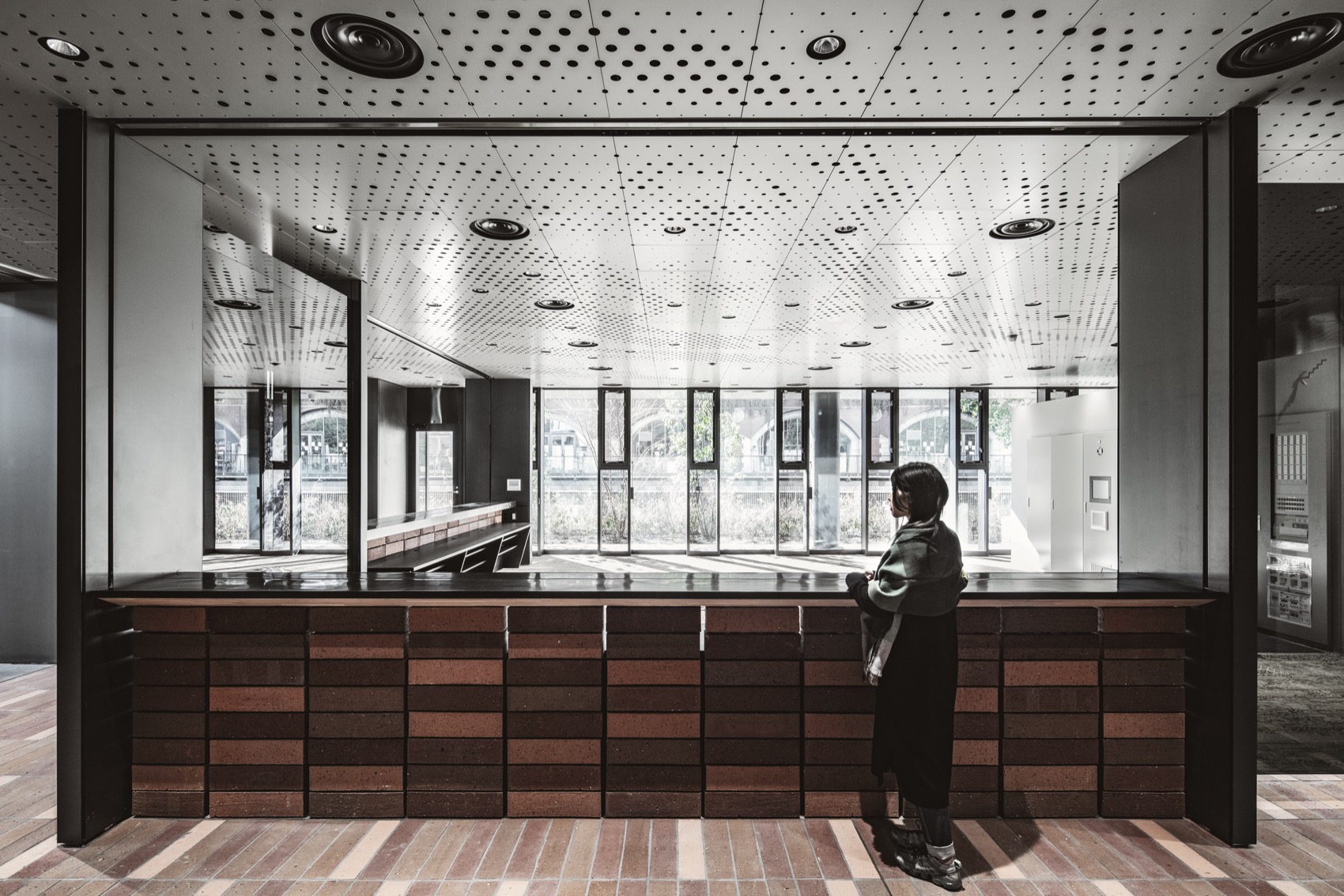 Chiyoda City Mansei-bashi Branch Office/Citizen Hall by Nikken Sekkei ...