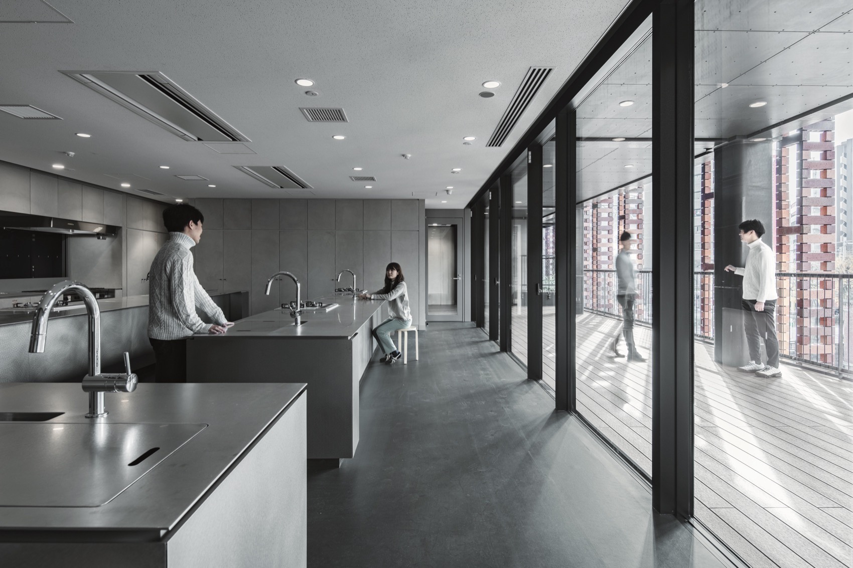 Chiyoda City Mansei-bashi Branch Office/Citizen Hall by Nikken Sekkei ...