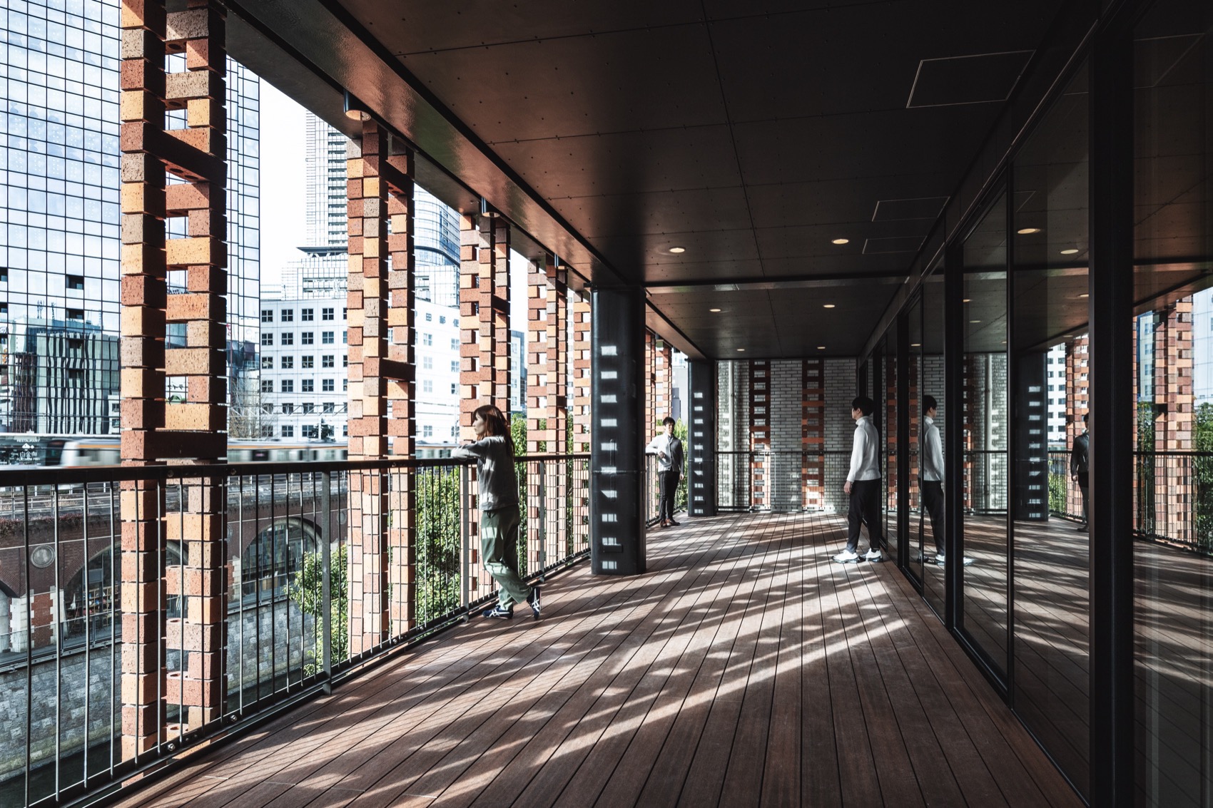Chiyoda City Mansei-bashi Branch Office/Citizen Hall by Nikken Sekkei ...