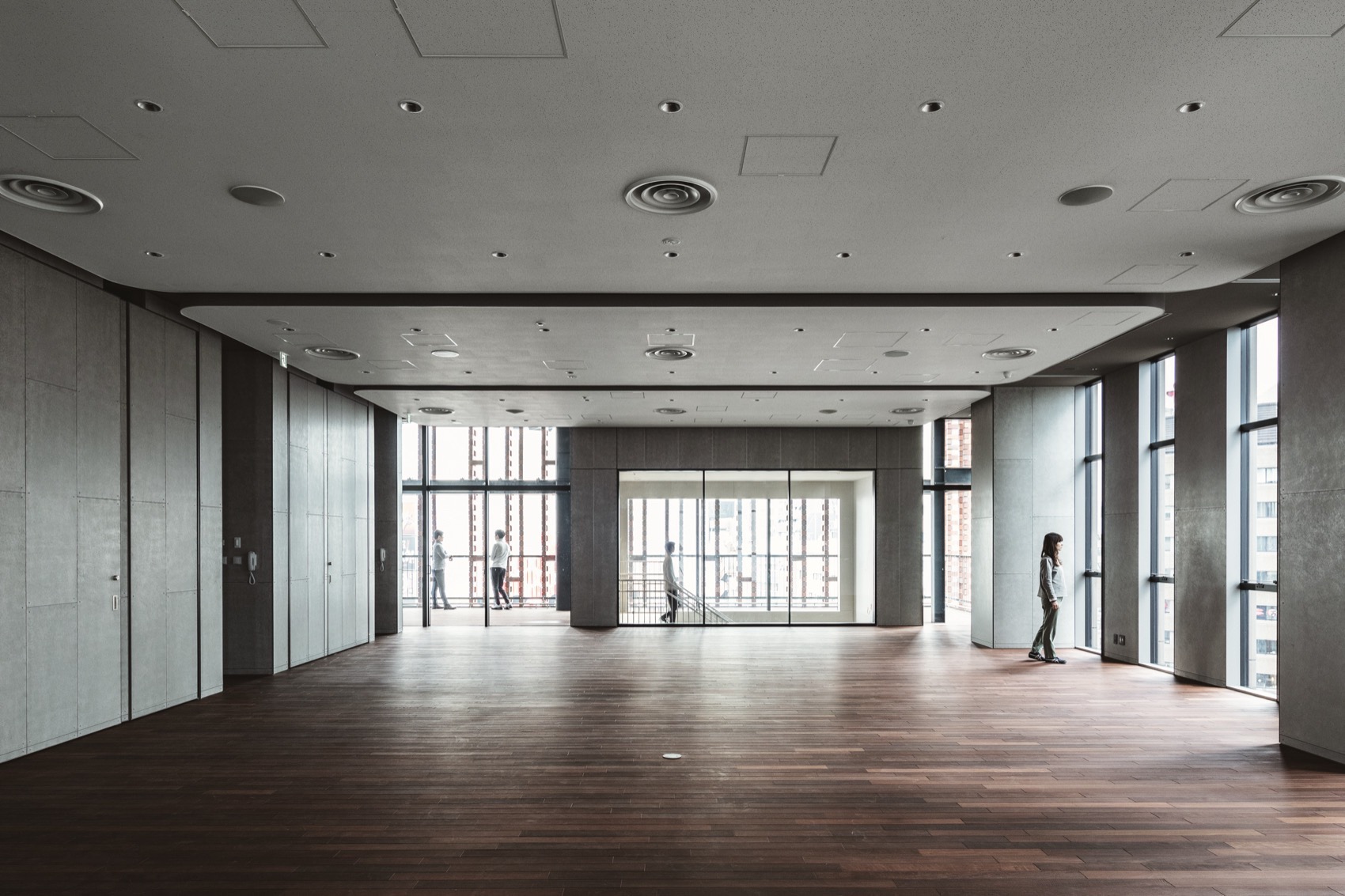 Chiyoda City Mansei-bashi Branch Office/Citizen Hall by Nikken Sekkei ...