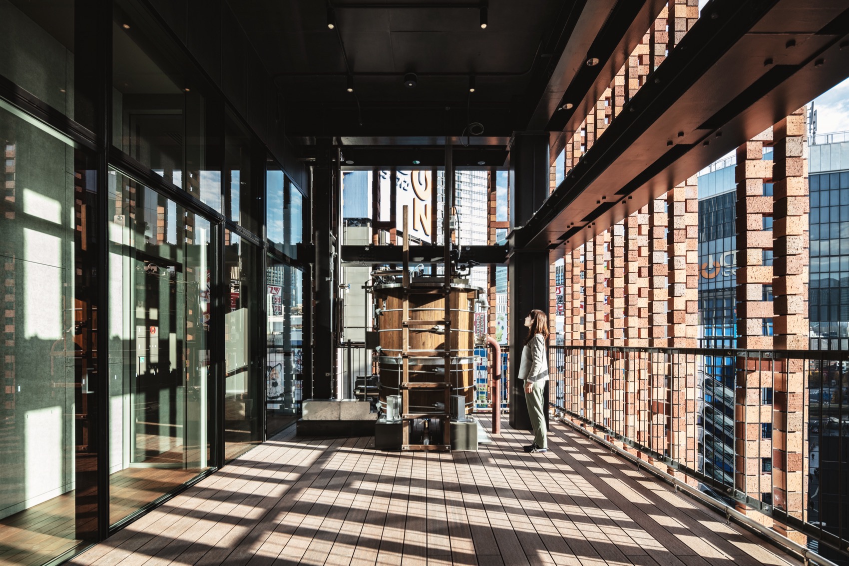 Chiyoda City Mansei-bashi Branch Office/Citizen Hall by Nikken Sekkei ...