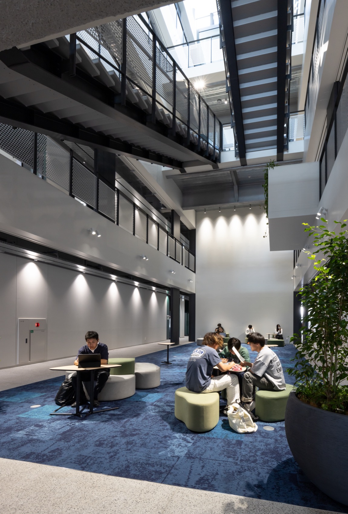 Hannan University Building 4 by Nikken Sekkei Ltd - 谷德设计网