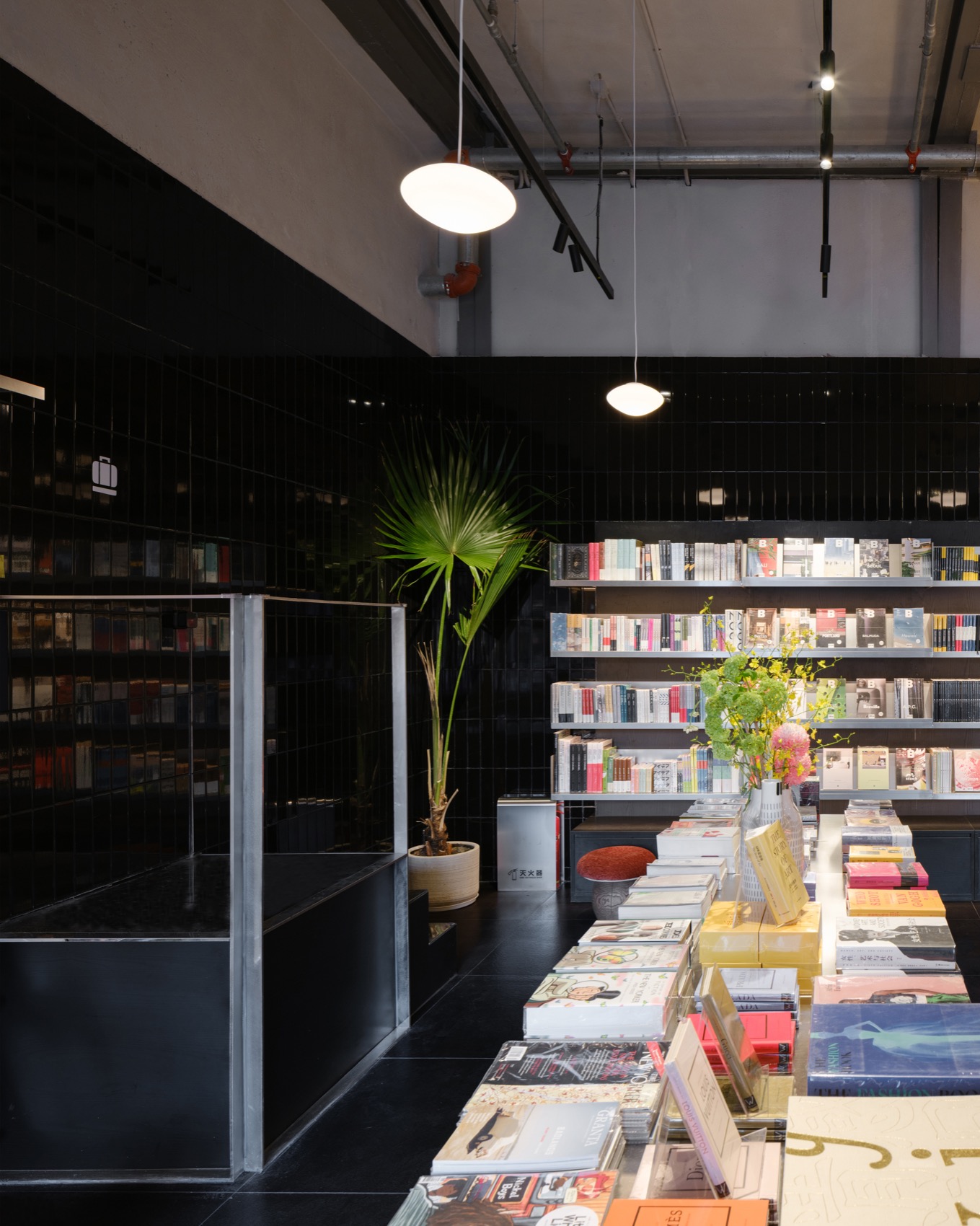 Jetlag Books Friendship Store by Studio NOR - 谷德设计网