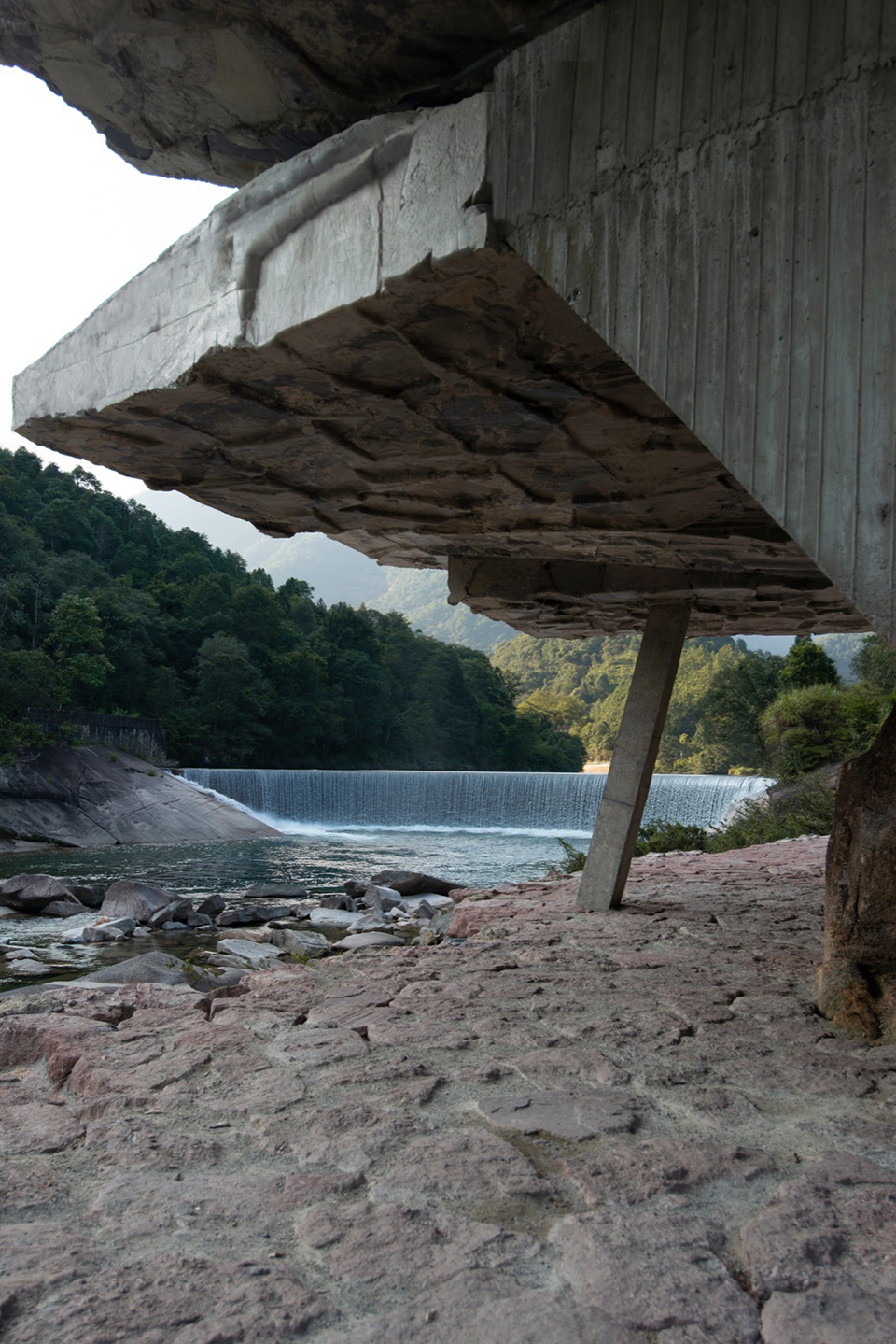 Moon Bay Waterfall Viewing Platform by CLAB Architects - 谷德设计网