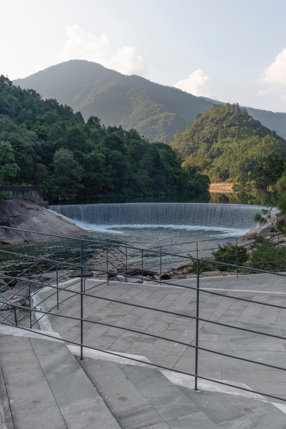 Moon Bay Waterfall Viewing Platform by CLAB Architects - 谷德设计网