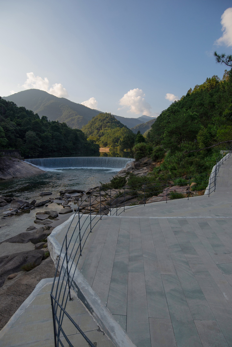 Moon Bay Waterfall Viewing Platform by CLAB Architects - 谷德设计网