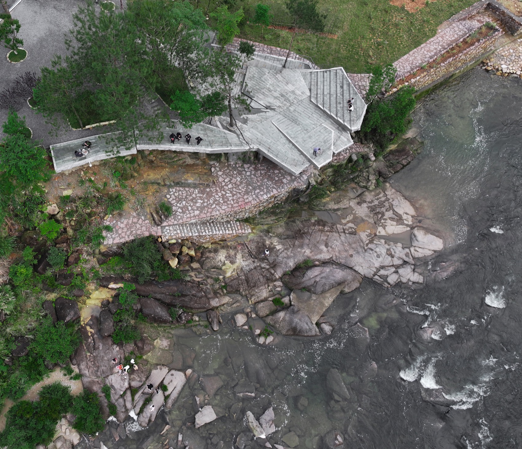 Moon Bay Waterfall Viewing Platform by CLAB Architects - 谷德设计网