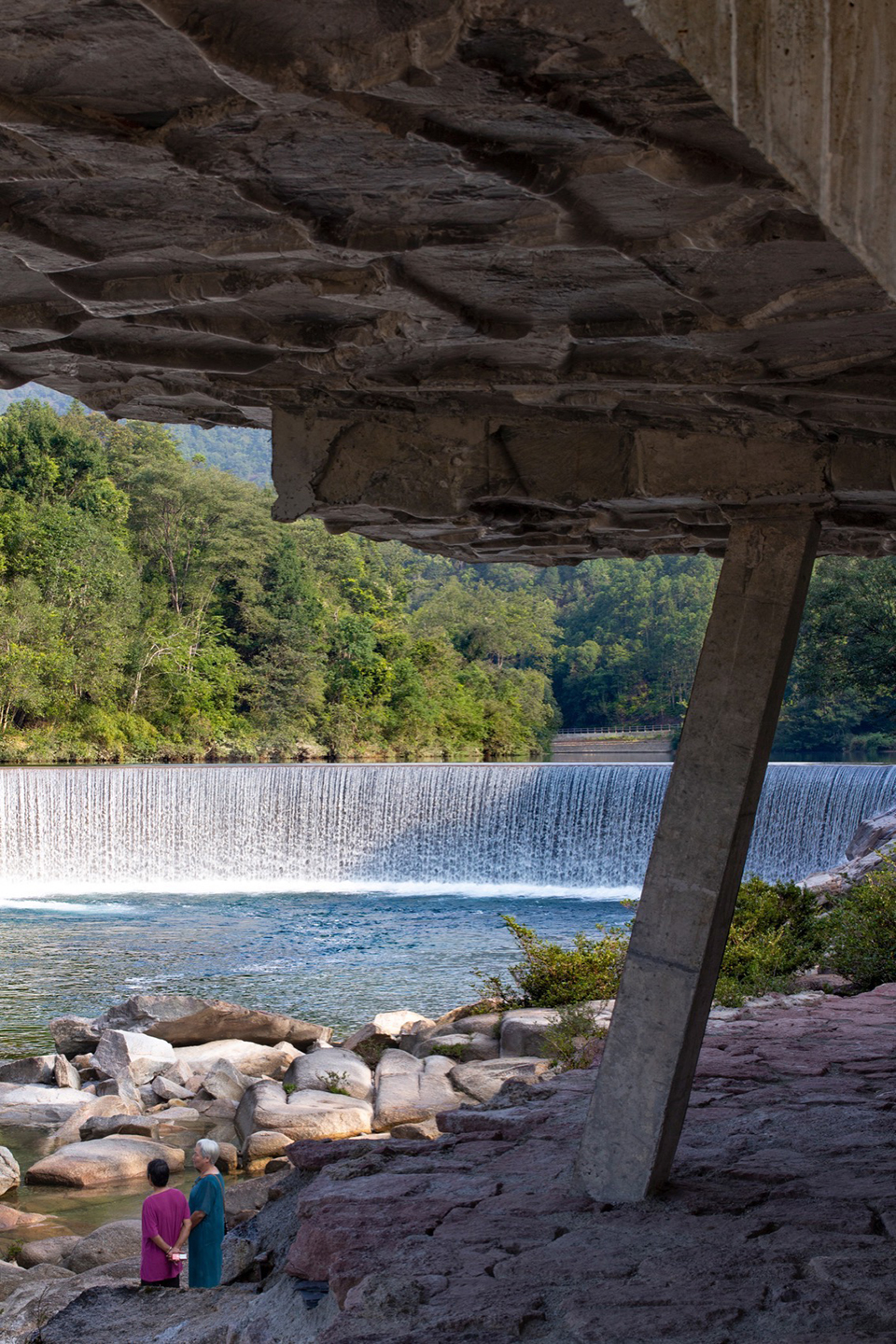 Moon Bay Waterfall Viewing Platform by CLAB Architects - 谷德设计网