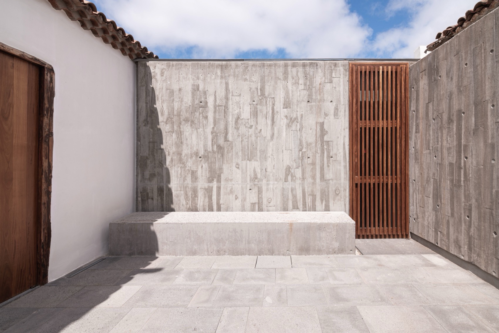 Church of Saint Michael the Archangel, Geneto by Alejandro Beautell - 谷德设计网