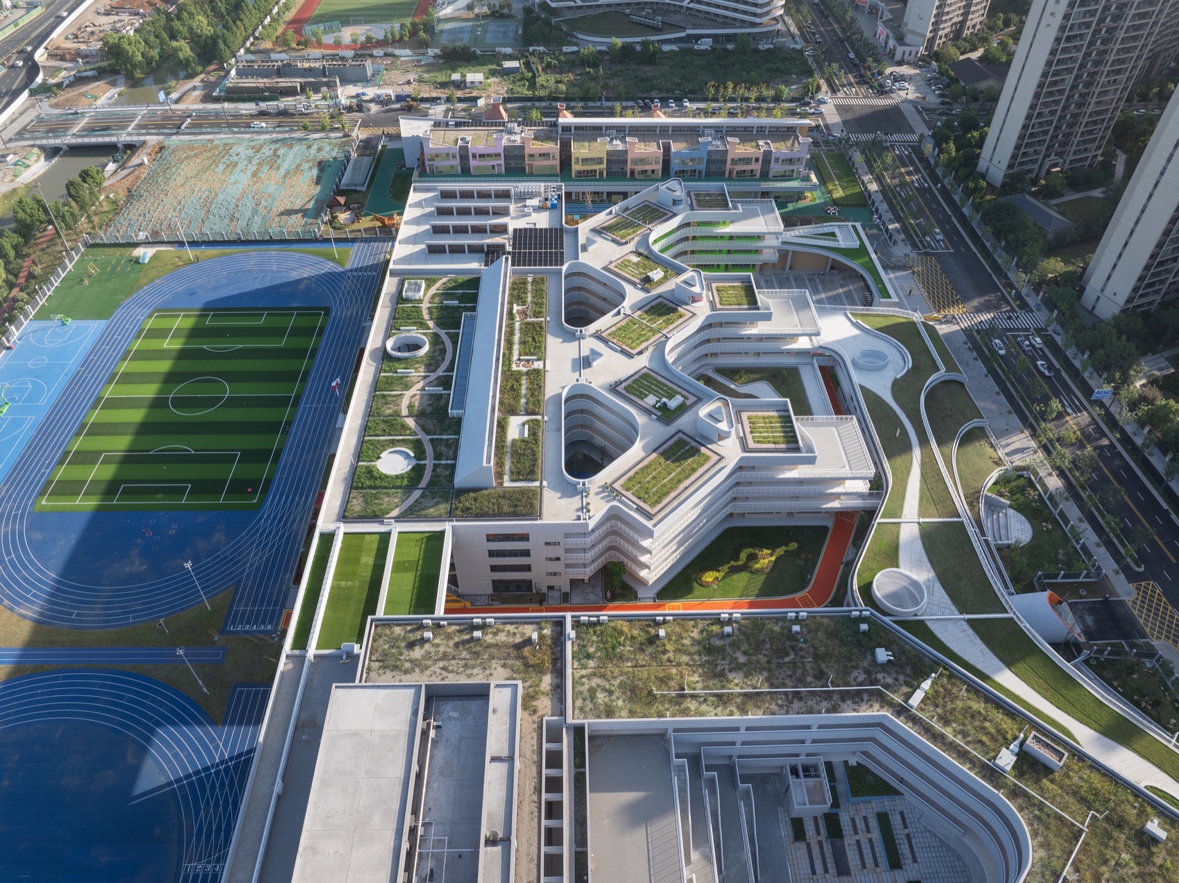 Nanjing Mingdao Kangsheng Road School by Jiangsu Provincial Zhongrui ...
