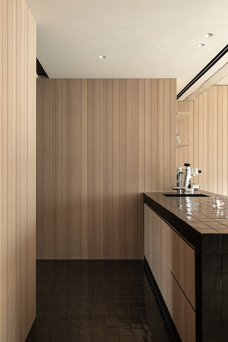 A Home About Natural Materials and Time by NOTHING DESIGN - 谷德设计网