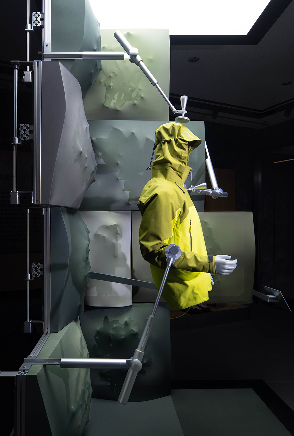 ARC’TERYX 2025FW Window & DP Design by PILLS Design - 谷德设计网