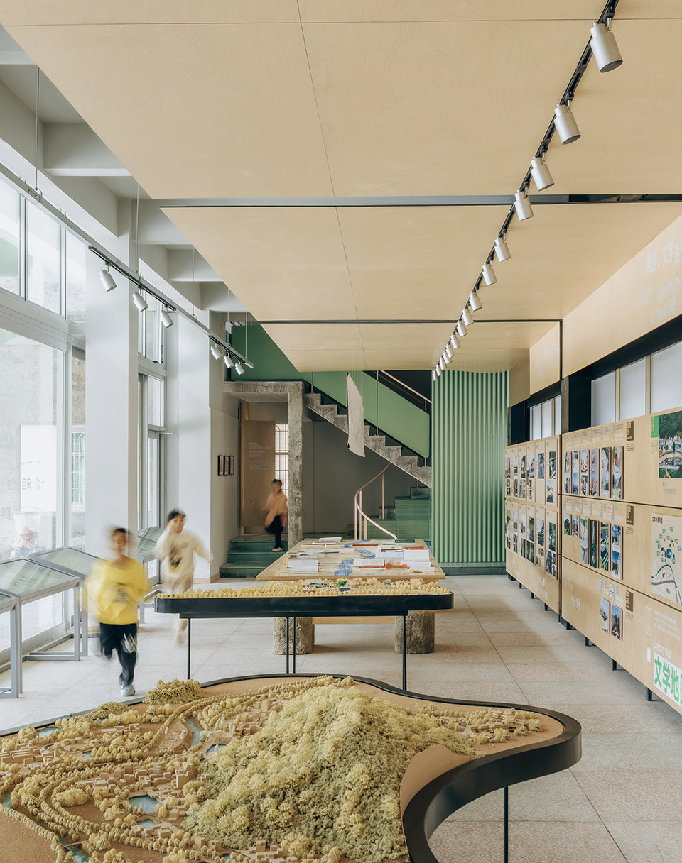 Ancient Banyan Plaza Renovation by Atelier XÜK - 谷德设计网