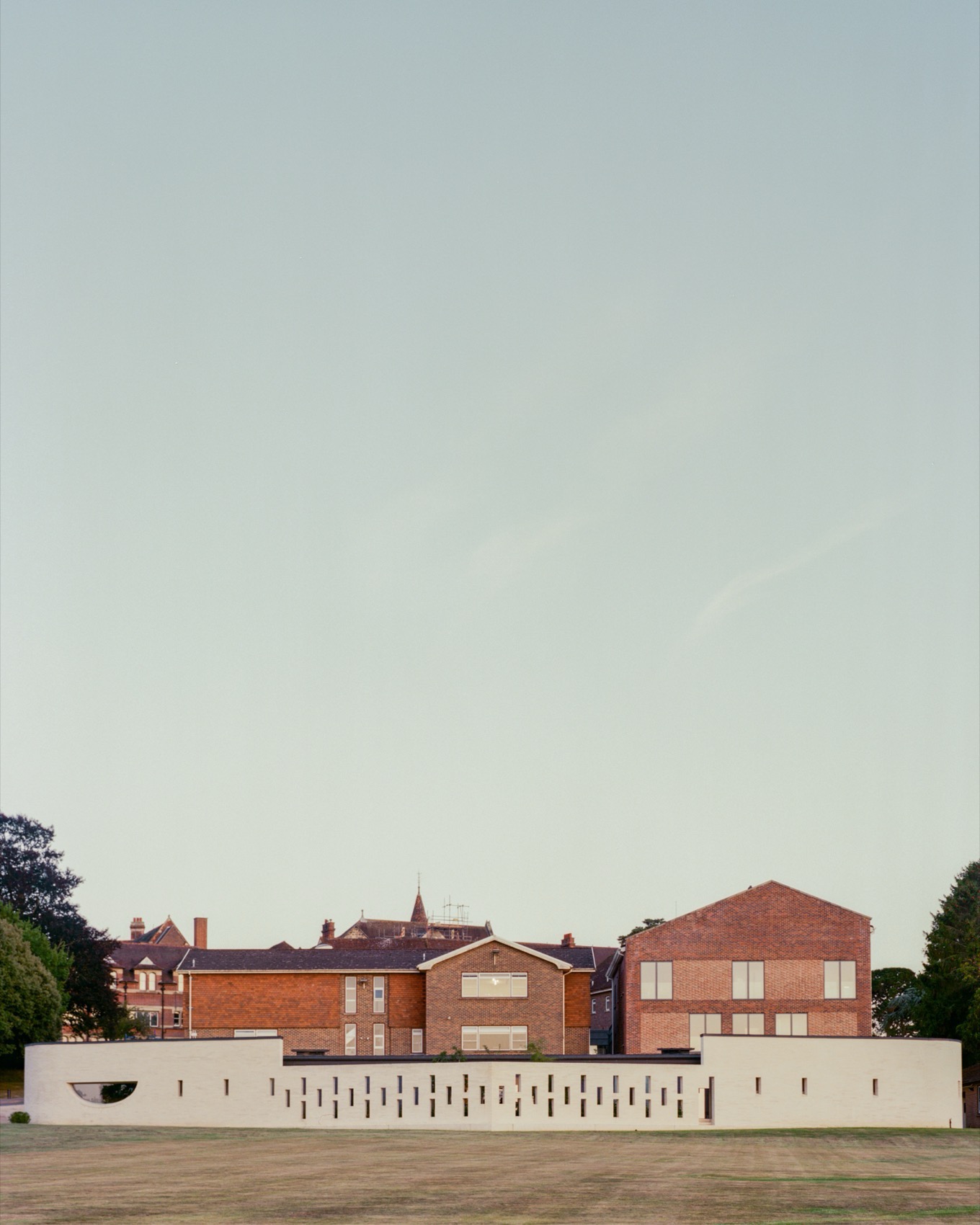 梅菲尔德圣拉斐尔健康与福祉中心，英国 / Adam Richards Architects - 谷德设计网